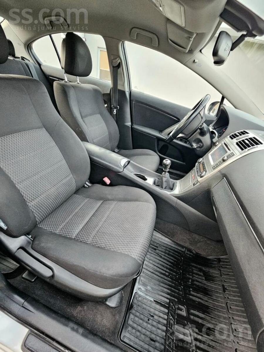 Pelēks Toyota Avensis 2015 Rīga, ar dzinēja tilpumu 1.80 L un nobraukumu 155 tūkst. km par 7495 €, foto 12 vietnē AUTOMOTO.COM.LV
