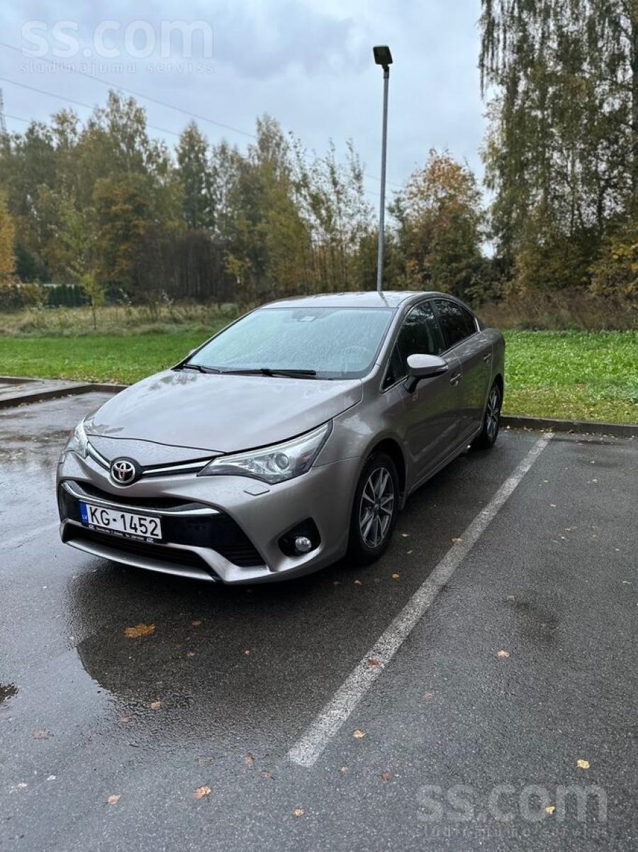Grey Toyota Avensis 2015 in Riga, with an engine capacity of 1.80 L and mileage of 216 thousand km for 8900 €, photo 1 on AUTOMOTO.COM.LV
