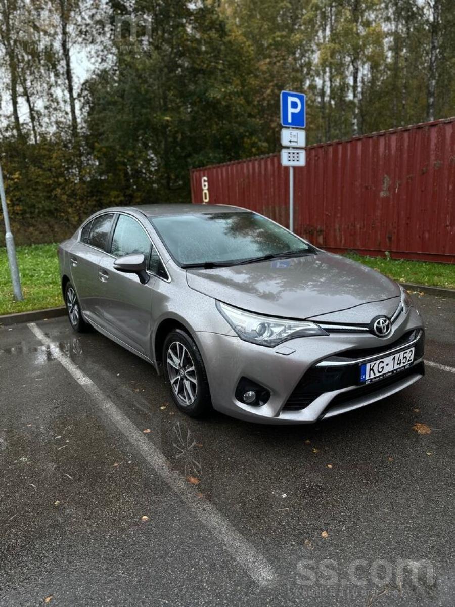 Grey Toyota Avensis 2015 in Riga, with an engine capacity of 1.80 L and mileage of 216 thousand km for 8900 €, photo 3 on AUTOMOTO.COM.LV