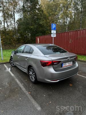 Grey Toyota Avensis 2015 in Riga, with an engine capacity of 1.80 L and mileage of 216 thousand km for 8900 €, photo 4 on AUTOMOTO.COM.LV