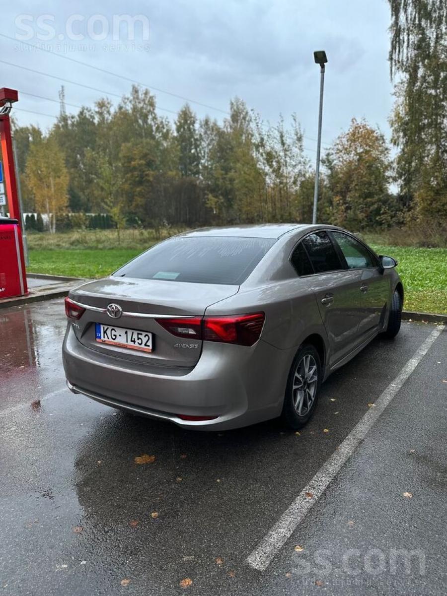 Grey Toyota Avensis 2015 in Riga, with an engine capacity of 1.80 L and mileage of 216 thousand km for 8900 €, photo 5 on AUTOMOTO.COM.LV