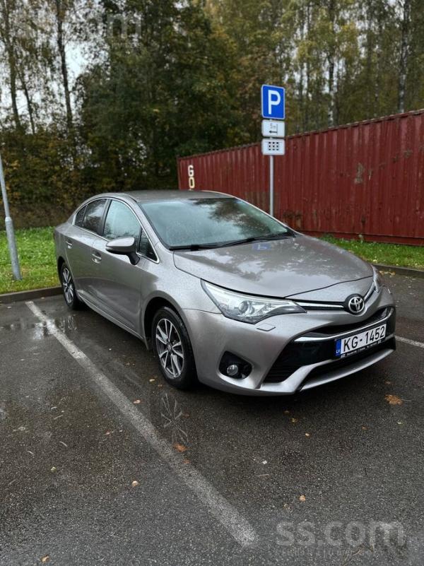 Toyota Avensis 2015 in Riga on AUTOMOTO.COM.LV Grey Toyota Avensis 2015 in Riga, with an engine capacity of 1.80 L and mileage of 216 thousand km for 8900 €, photo 3 on AUTOMOTO.COM.LV