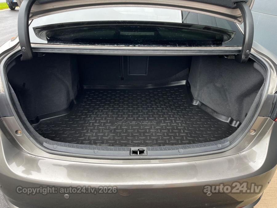 Pelēks Toyota Avensis 2016 Kuresāre, ar dzinēja tilpumu 1.80 L un nobraukumu 209 tūkst. km par 10990 €, foto 15 vietnē AUTOMOTO.COM.LV