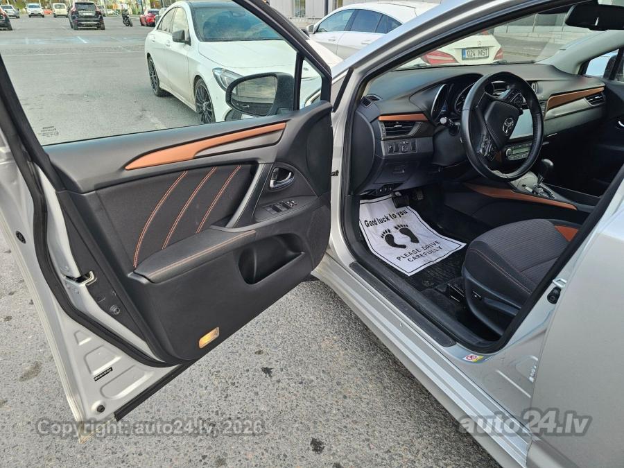 Pelēks Toyota Avensis 2016 Tallina, ar dzinēja tilpumu 1.80 L un nobraukumu 175 tūkst. km par 10900 €, foto 9 vietnē AUTOMOTO.COM.LV