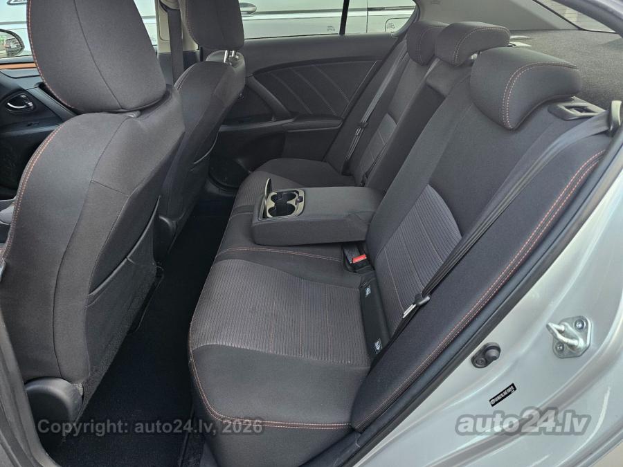 Pelēks Toyota Avensis 2016 Tallina, ar dzinēja tilpumu 1.80 L un nobraukumu 175 tūkst. km par 10900 €, foto 15 vietnē AUTOMOTO.COM.LV