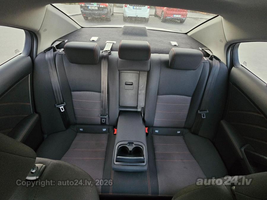 Pelēks Toyota Avensis 2016 Tallina, ar dzinēja tilpumu 1.80 L un nobraukumu 175 tūkst. km par 10900 €, foto 16 vietnē AUTOMOTO.COM.LV
