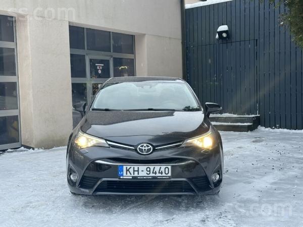 Pelēks Toyota Avensis 2016 Rīga, ar dzinēja tilpumu 1.80 L un nobraukumu 138 tūkst. km par 11350 €, foto 2 vietnē AUTOMOTO.COM.LV