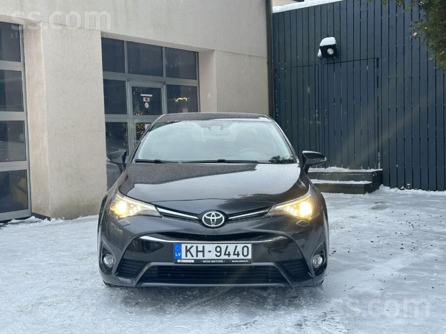 Pelēks Toyota Avensis 2016 Rīga, ar dzinēja tilpumu 1.80 L un nobraukumu 138 tūkst. km par 11350 €, foto 3 vietnē AUTOMOTO.COM.LV