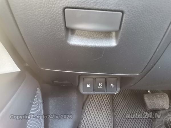 Серый Тойота Авенсис 2016 в Таллин, объемом двигателя 1.80 л и пробегом 225 тыс. км за 10500 €, фото 8 на AUTOMOTO.COM.LV