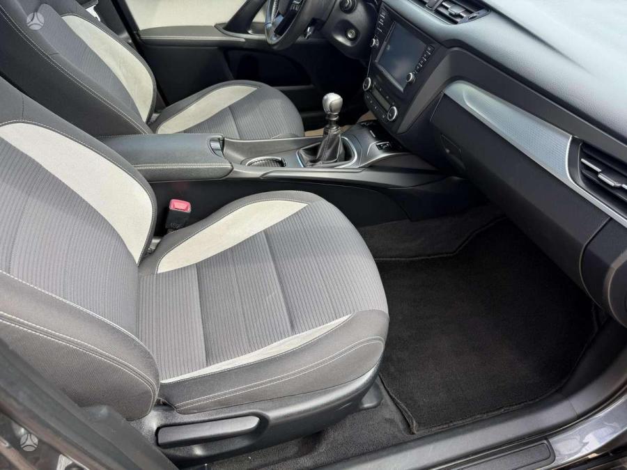 Pelēks Toyota Avensis 2016 Utena, ar dzinēja tilpumu 1.60 L un nobraukumu 250 tūkst. km par 6790 €, foto 9 vietnē AUTOMOTO.COM.LV