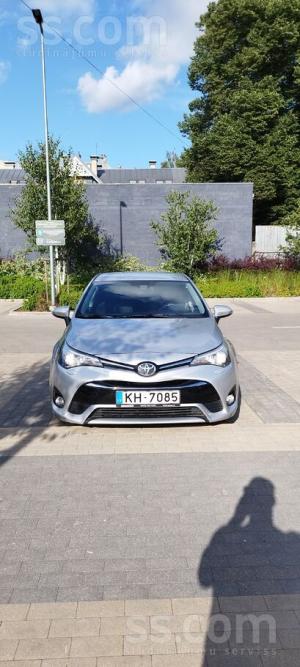 Серый Тойота Авенсис 2016 в Рига, объемом двигателя 1.80 л и пробегом 128 тыс. км за 9400 €, фото  на AUTOMOTO.COM.LV