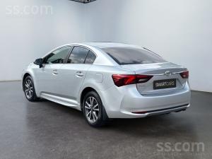Grey Toyota Avensis 2016 in Riga, with an engine capacity of 1.80 L and mileage of 127 thousand km for 11740 €, photo 4 on AUTOMOTO.COM.LV