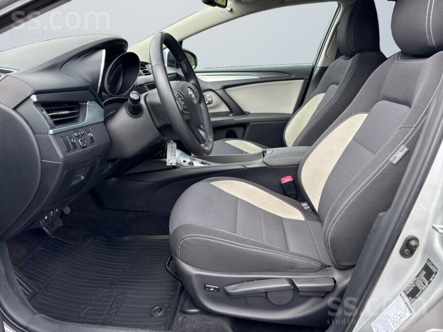 Grey Toyota Avensis 2016 in Riga, with an engine capacity of 1.80 L and mileage of 127 thousand km for 11740 €, photo 10 on AUTOMOTO.COM.LV
