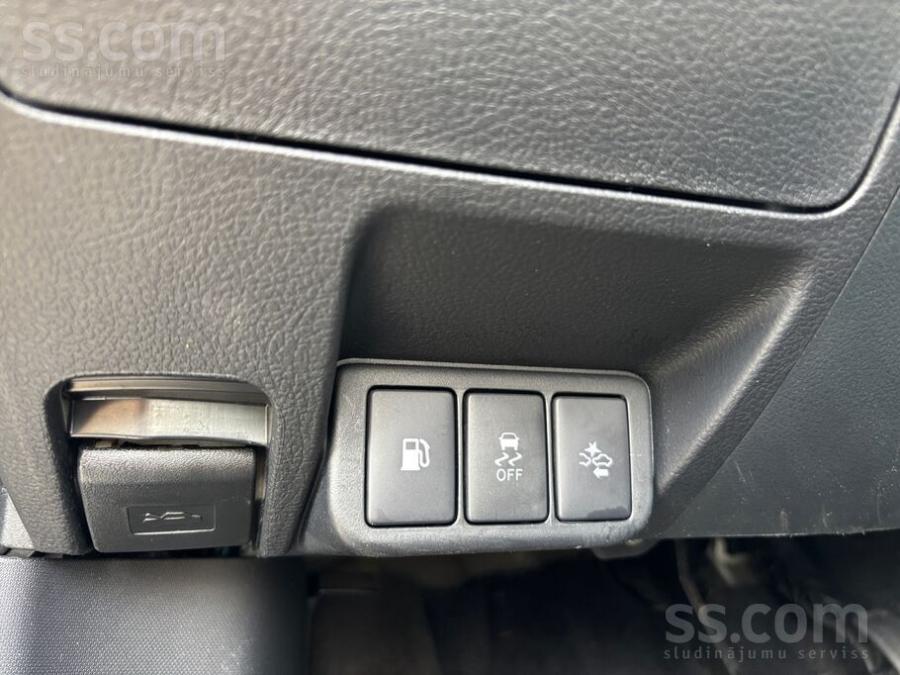 Grey Toyota Avensis 2016 in Riga, with an engine capacity of 1.80 L and mileage of 127 thousand km for 11740 €, photo 22 on AUTOMOTO.COM.LV