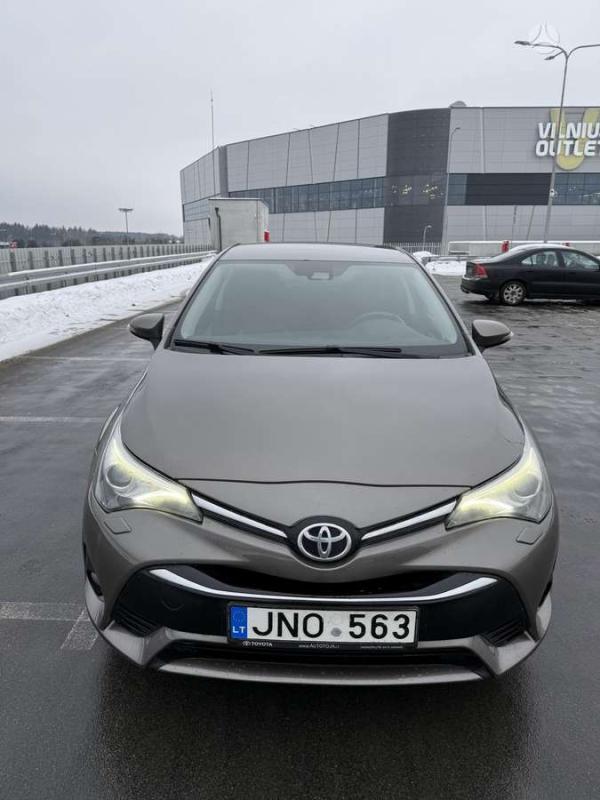 Grey Toyota Avensis 2017 in Vilnius, with an engine capacity of 1.80 L and mileage of 226 thousand km for 11200 €, photo 4 on AUTOMOTO.COM.LV