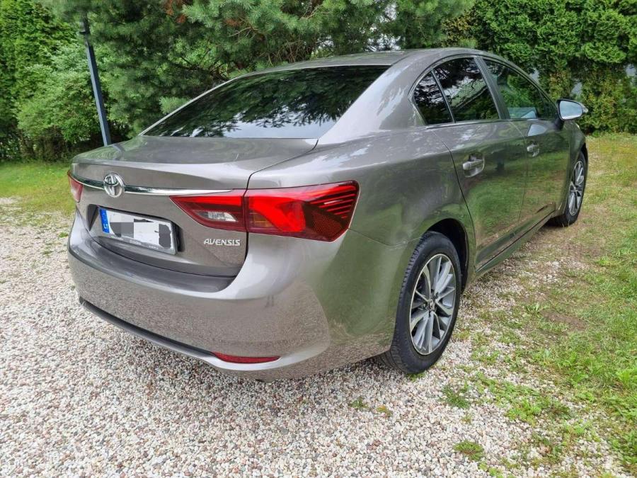 Grey Toyota Avensis 2017 in Alytus, with an engine capacity of 1.80 L and mileage of 109 thousand km for 7500 €, photo 5 on AUTOMOTO.COM.LV