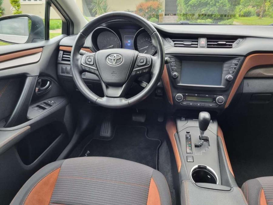 Grey Toyota Avensis 2017 in Alytus, with an engine capacity of 1.80 L and mileage of 109 thousand km for 7500 €, photo 8 on AUTOMOTO.COM.LV