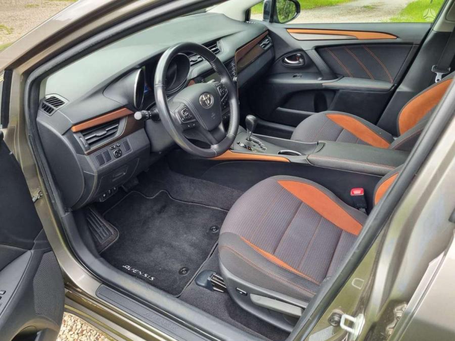 Grey Toyota Avensis 2017 in Alytus, with an engine capacity of 1.80 L and mileage of 109 thousand km for 7500 €, photo 9 on AUTOMOTO.COM.LV