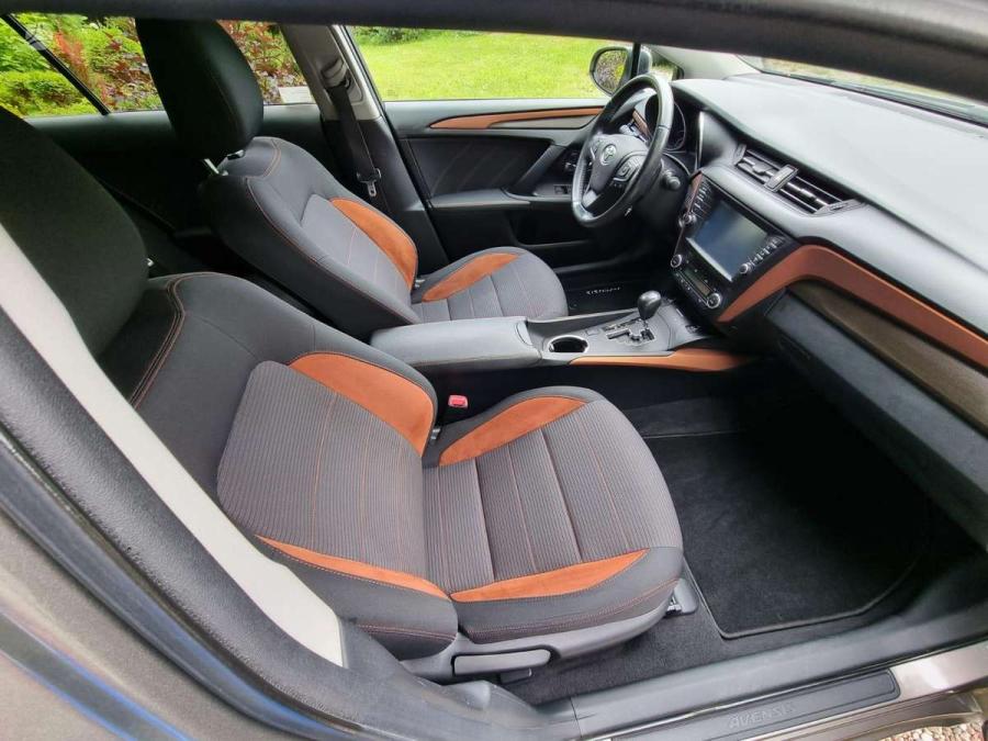 Grey Toyota Avensis 2017 in Alytus, with an engine capacity of 1.80 L and mileage of 109 thousand km for 7500 €, photo 10 on AUTOMOTO.COM.LV