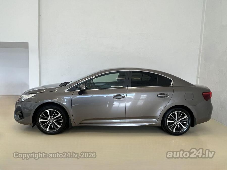 Grey Toyota Avensis 2017 in Rakvere, with an engine capacity of 1.80 L and mileage of 138 thousand km for 13490 €, photo 4 on AUTOMOTO.COM.LV