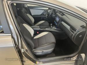 Grey Toyota Avensis 2017 in Rakvere, with an engine capacity of 1.80 L and mileage of 138 thousand km for 13490 €, photo 5 on AUTOMOTO.COM.LV
