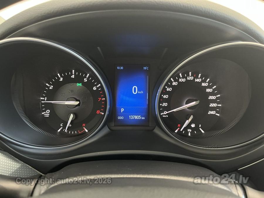 Grey Toyota Avensis 2017 in Rakvere, with an engine capacity of 1.80 L and mileage of 138 thousand km for 13490 €, photo 10 on AUTOMOTO.COM.LV