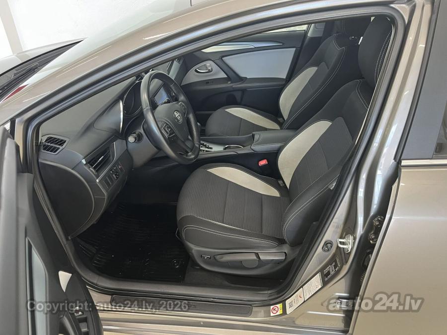 Grey Toyota Avensis 2017 in Rakvere, with an engine capacity of 1.80 L and mileage of 138 thousand km for 13490 €, photo 11 on AUTOMOTO.COM.LV