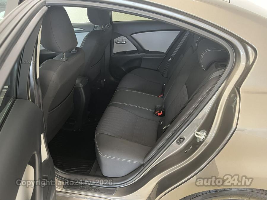 Grey Toyota Avensis 2017 in Rakvere, with an engine capacity of 1.80 L and mileage of 138 thousand km for 13490 €, photo 12 on AUTOMOTO.COM.LV
