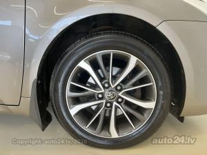 Grey Toyota Avensis 2017 in Rakvere, with an engine capacity of 1.80 L and mileage of 138 thousand km for 13490 €, photo 13 on AUTOMOTO.COM.LV