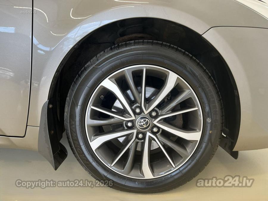 Grey Toyota Avensis 2017 in Rakvere, with an engine capacity of 1.80 L and mileage of 138 thousand km for 13490 €, photo 13 on AUTOMOTO.COM.LV