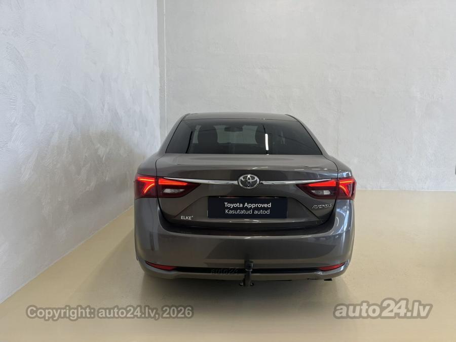 Grey Toyota Avensis 2017 in Rakvere, with an engine capacity of 1.80 L and mileage of 138 thousand km for 13490 €, photo 15 on AUTOMOTO.COM.LV