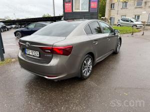 Grey Toyota Avensis 2017 in Riga, with an engine capacity of 1.80 L and mileage of 83 thousand km for 12590 €, photo 5 on AUTOMOTO.COM.LV