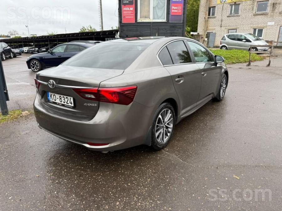 Grey Toyota Avensis 2017 in Riga, with an engine capacity of 1.80 L and mileage of 83 thousand km for 12590 €, photo 5 on AUTOMOTO.COM.LV