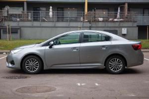 Grey Toyota Avensis 2018 in Vilnius, with an engine capacity of 1.80 L and mileage of 139 thousand km for 13500 €, photo 2 on AUTOMOTO.COM.LV