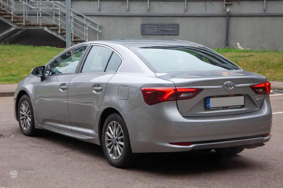 Grey Toyota Avensis 2018 in Vilnius, with an engine capacity of 1.80 L and mileage of 139 thousand km for 13500 €, photo 3 on AUTOMOTO.COM.LV