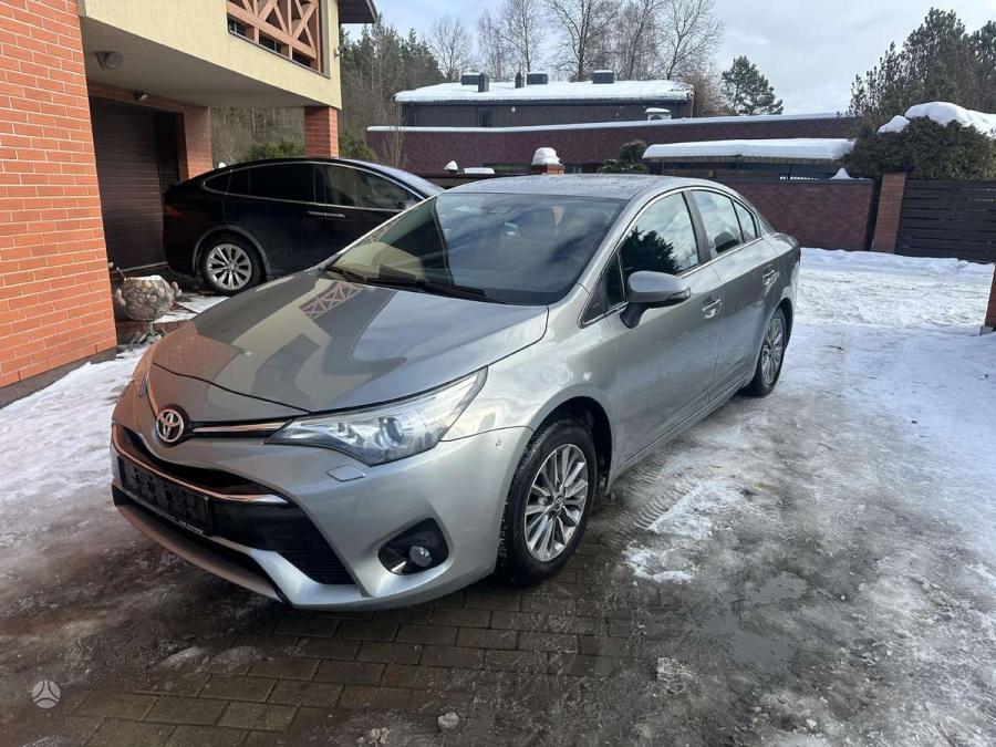 Grey Toyota Avensis 2018 in Kaunas, with an engine capacity of 1.80 L and mileage of 198 thousand km for 8700 €, photo 1 on AUTOMOTO.COM.LV