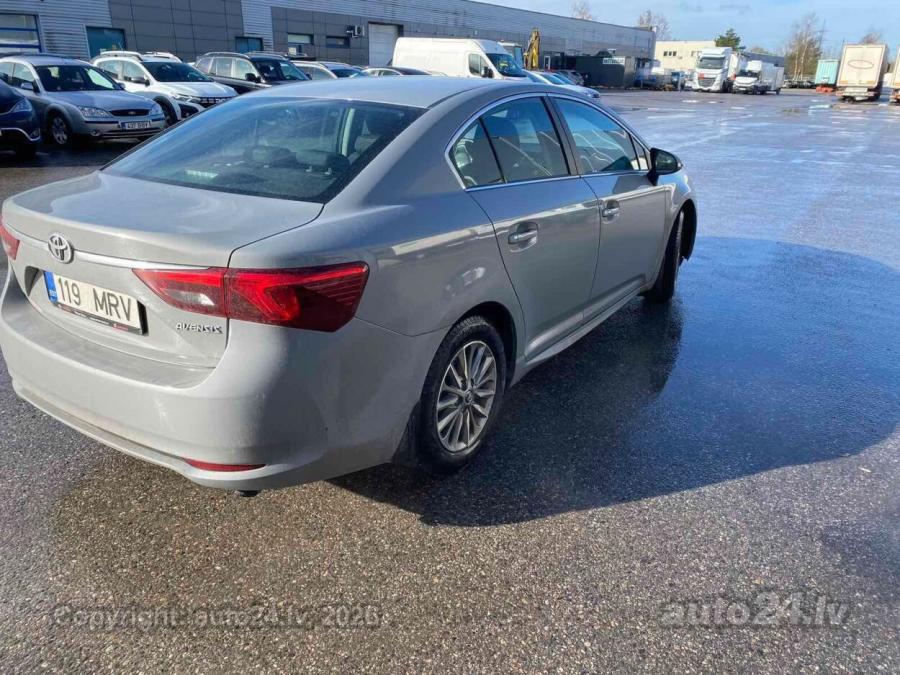 Grey Toyota Avensis 2018 in Tallinn, with an engine capacity of 1.80 L and mileage of 90 thousand km for 15200 €, photo 3 on AUTOMOTO.COM.LV