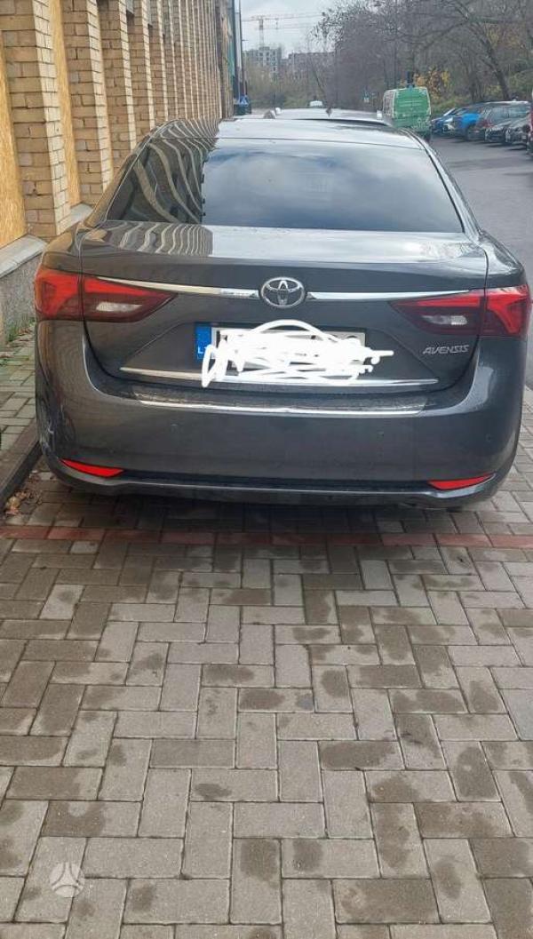 Серый Тойота Авенсис 2018 в Вильнюс, объемом двигателя 1.80 л и пробегом 143 тыс. км за 11500 €, фото 2 на AUTOMOTO.COM.LV