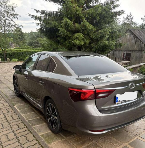 Pelēks Toyota Avensis 2018 Kalvarija, ar dzinēja tilpumu 1.80 L un nobraukumu 173 tūkst. km par 11500 €, foto 2 vietnē AUTOMOTO.COM.LV