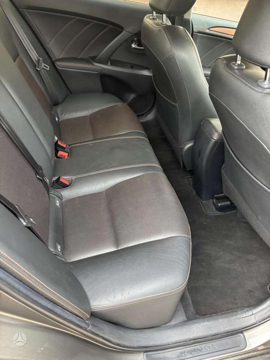 Pelēks Toyota Avensis 2018 Kalvarija, ar dzinēja tilpumu 1.80 L un nobraukumu 173 tūkst. km par 11500 €, foto 9 vietnē AUTOMOTO.COM.LV