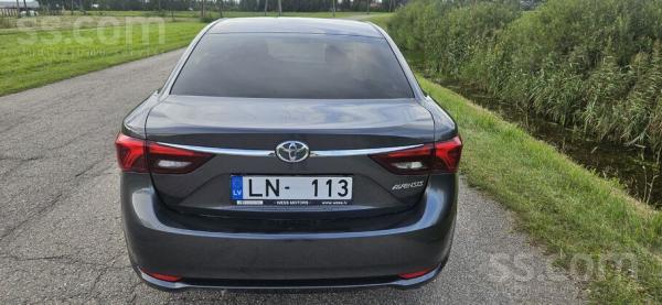 Grey Toyota Avensis 2018 in Riga, with an engine capacity of 1.80 L and mileage of 153 thousand km for 10400 €, photo 5 on AUTOMOTO.COM.LV