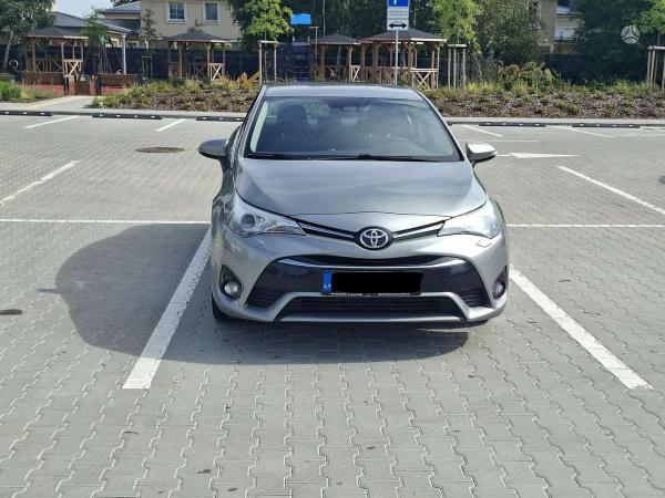 Pelēks Toyota Avensis 2018 Viļņa, ar dzinēja tilpumu 1.80 L un nobraukumu 149 tūkst. km par 12400 €, foto  vietnē AUTOMOTO.COM.LV