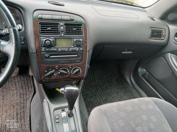 Pelēks Toyota Avensis 2001 Viļņa, ar dzinēja tilpumu 1.80 L un nobraukumu 266 tūkst. km par 750 €, foto 2 vietnē AUTOMOTO.COM.LV