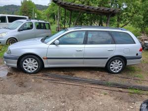 Pelēks Toyota Avensis 2001 Viļņa, ar dzinēja tilpumu 1.80 L un nobraukumu 266 tūkst. km par 750 €, foto 5 vietnē AUTOMOTO.COM.LV