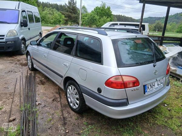 Pelēks Toyota Avensis 2001 Viļņa, ar dzinēja tilpumu 1.80 L un nobraukumu 266 tūkst. km par 750 €, foto 5 vietnē AUTOMOTO.COM.LV