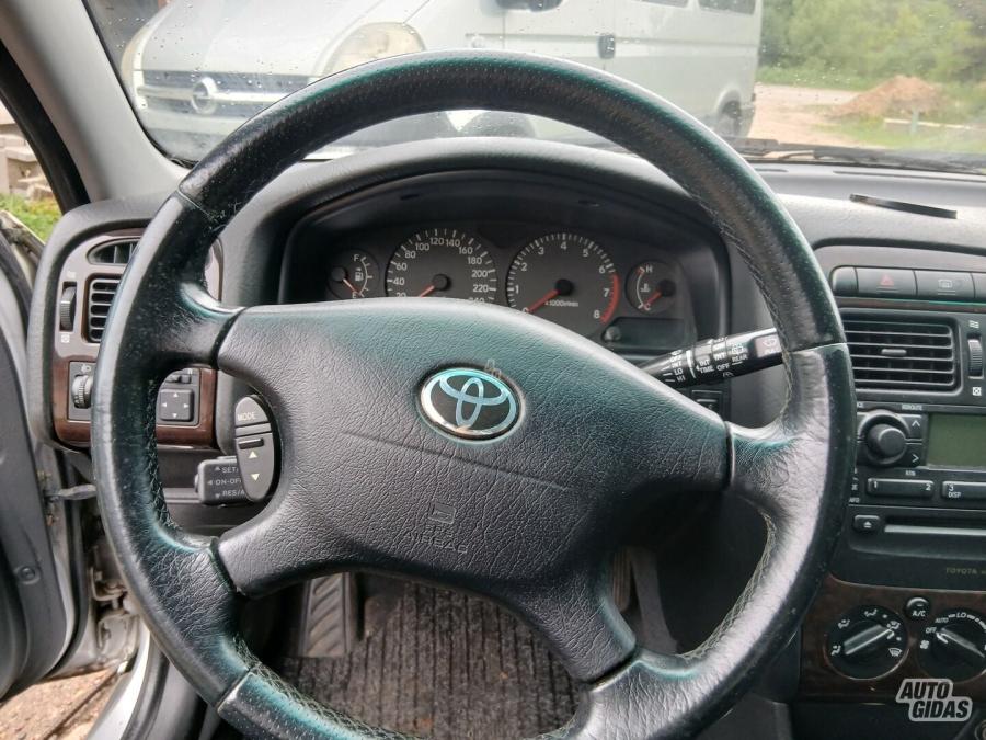 Pelēks Toyota Avensis 2001 Viļņa, ar dzinēja tilpumu 1.80 L un nobraukumu 266 tūkst. km par 750 €, foto 9 vietnē AUTOMOTO.COM.LV