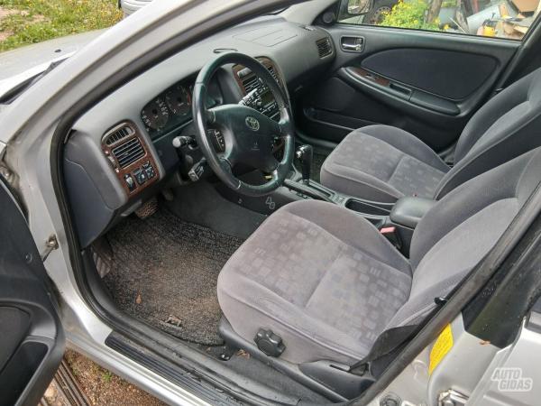 Pelēks Toyota Avensis 2001 Viļņa, ar dzinēja tilpumu 1.80 L un nobraukumu 266 tūkst. km par 750 €, foto 10 vietnē AUTOMOTO.COM.LV