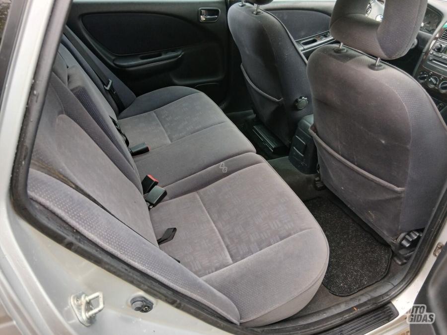 Pelēks Toyota Avensis 2001 Viļņa, ar dzinēja tilpumu 1.80 L un nobraukumu 266 tūkst. km par 750 €, foto 12 vietnē AUTOMOTO.COM.LV