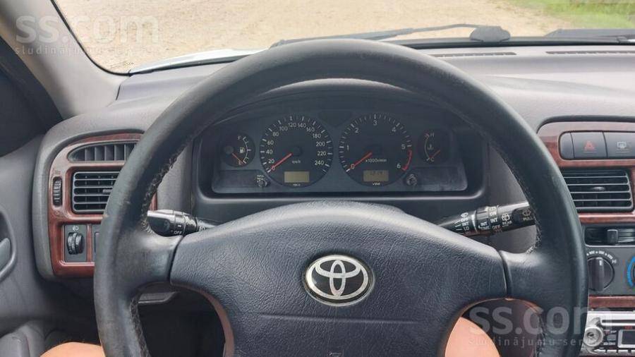 Серый Тойота Авенсис 2001 в Алуксне, объемом двигателя 2.00 л и пробегом 0 тыс. км за 2100 €, фото 16 на AUTOMOTO.COM.LV