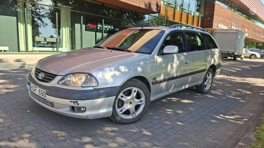 Серый Тойота Авенсис 2001 в Каунас, объемом двигателя 1.98 л и пробегом 400 тыс. км за 1450 €, фото 1 на AUTOMOTO.COM.LV